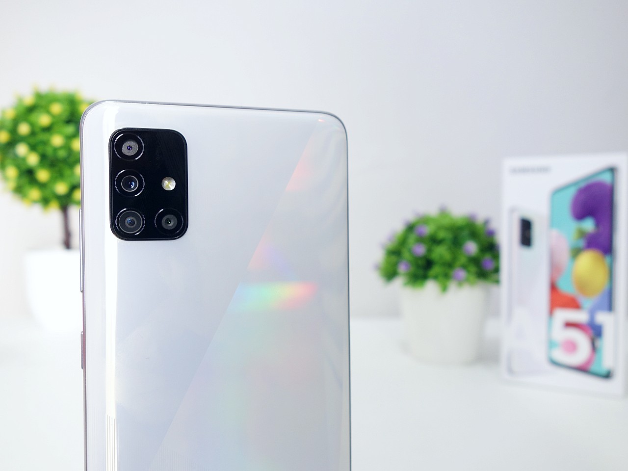 Review Samsung Galaxy A51 - Layar Besar dan Luas, Kamera Banyak | Gadgetren