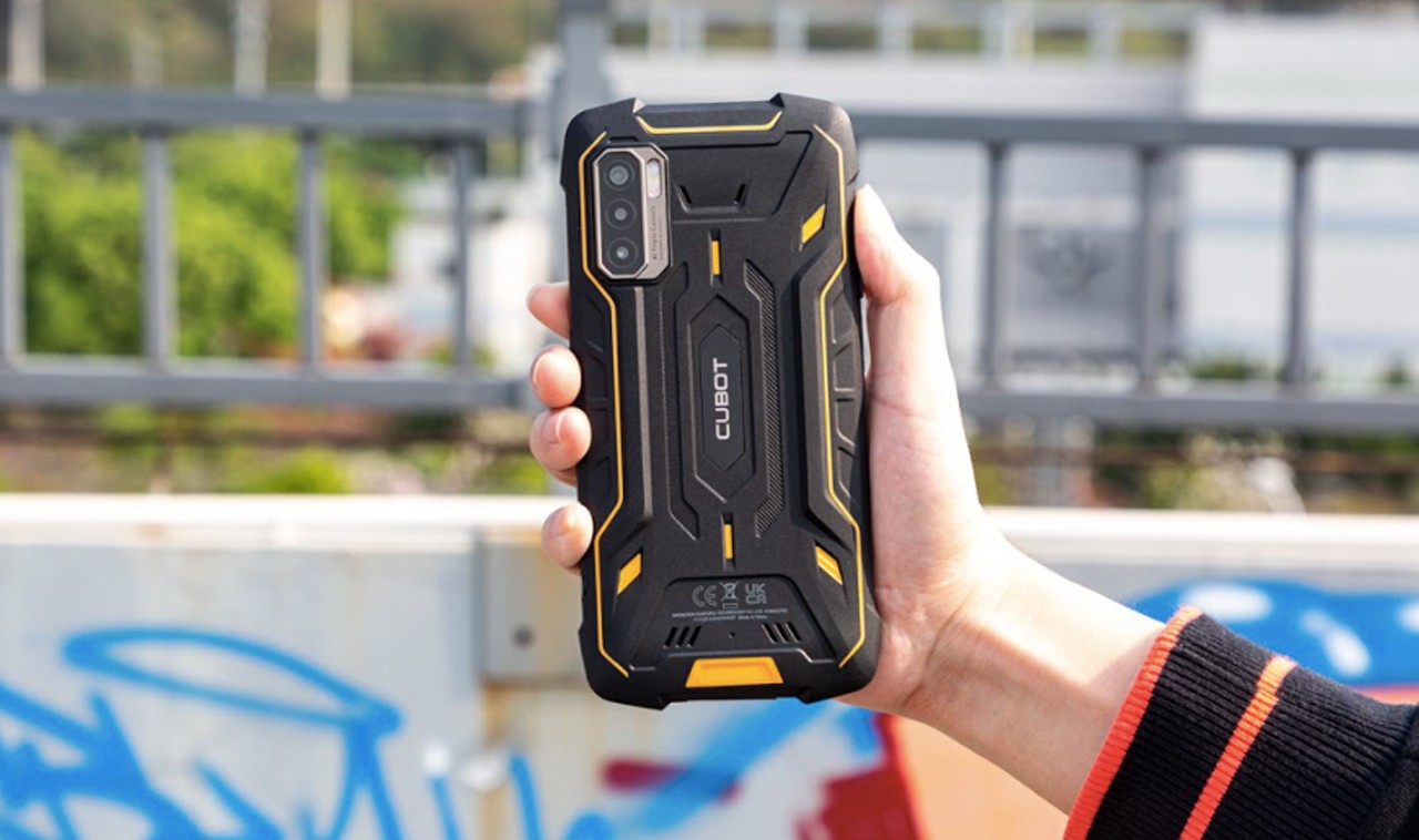 Cuma Rp 1 Jutaan! Handphone Berbaterai 8.000mAh Ini Tahan Banting dan Air