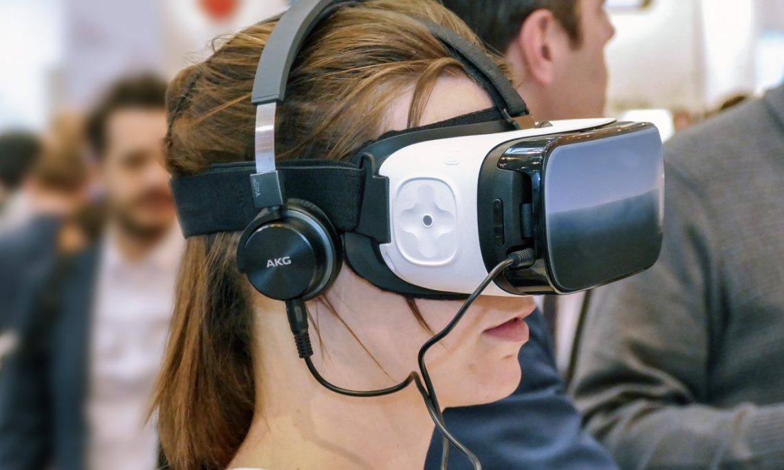 Terasa Mirip, Ini Dia Bedanya AR dan VR yang Sering Ada di Sejumlah Layanan