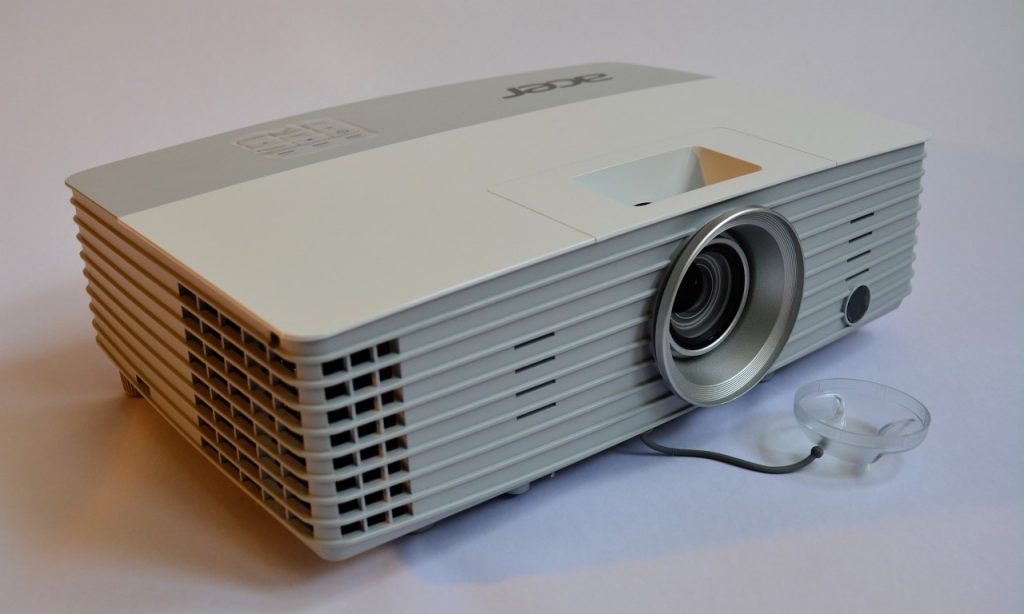 Berbeda Dari Monitor Umum, Apa Itu Interactive Display?