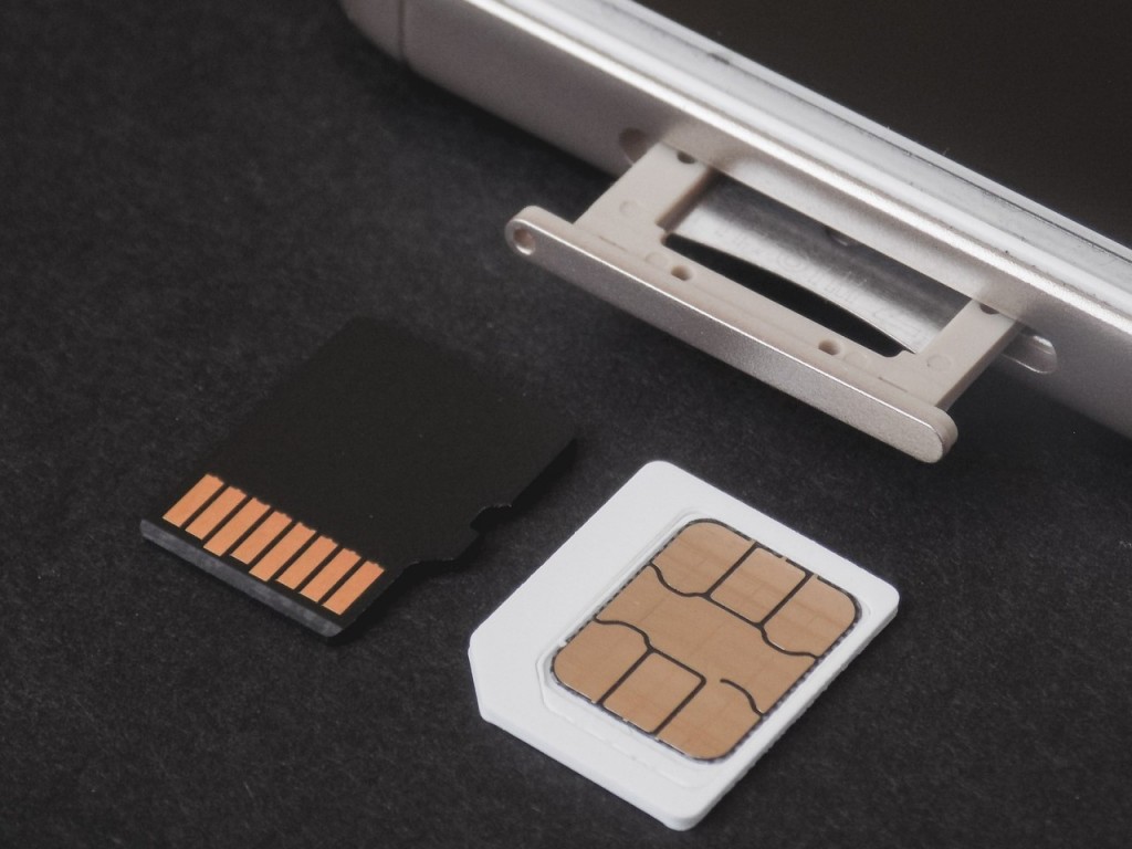 Mengenal Slot SIM Card Hybrid yang Banyak Dipakai Handphone Masa Kini