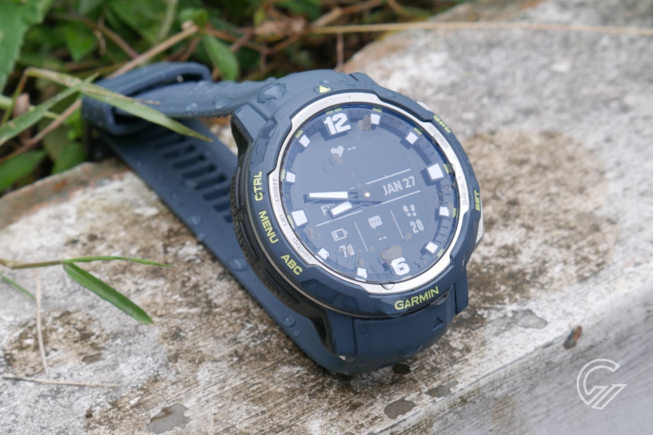 Review Garmin Instinct Crossover Smartwatch Tapi Ada Jarum Jam Analog ...