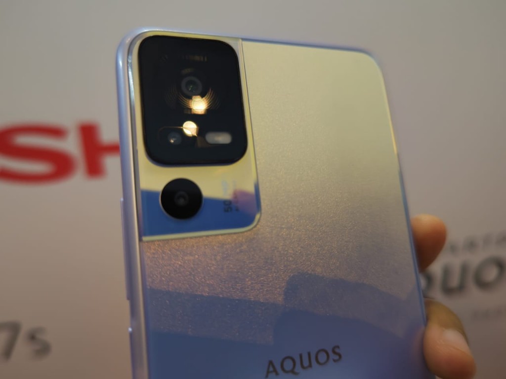 Sharp AQUOS R7s dan AQUOS V7 Plus Resmi Dirlis | Gadgetren
