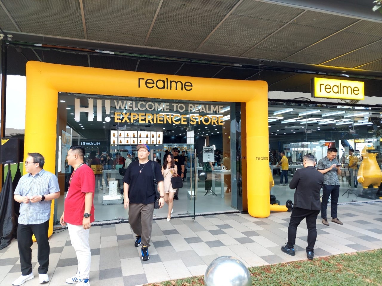 realme Experience Store Terbesar se-Asia Tenggara Hadir di PIK 2 ...