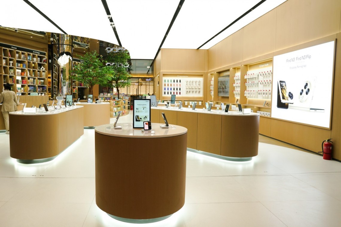 OPPO Buka Experience Store Baru di AEON Jakarta Garden City | Gadgetren
