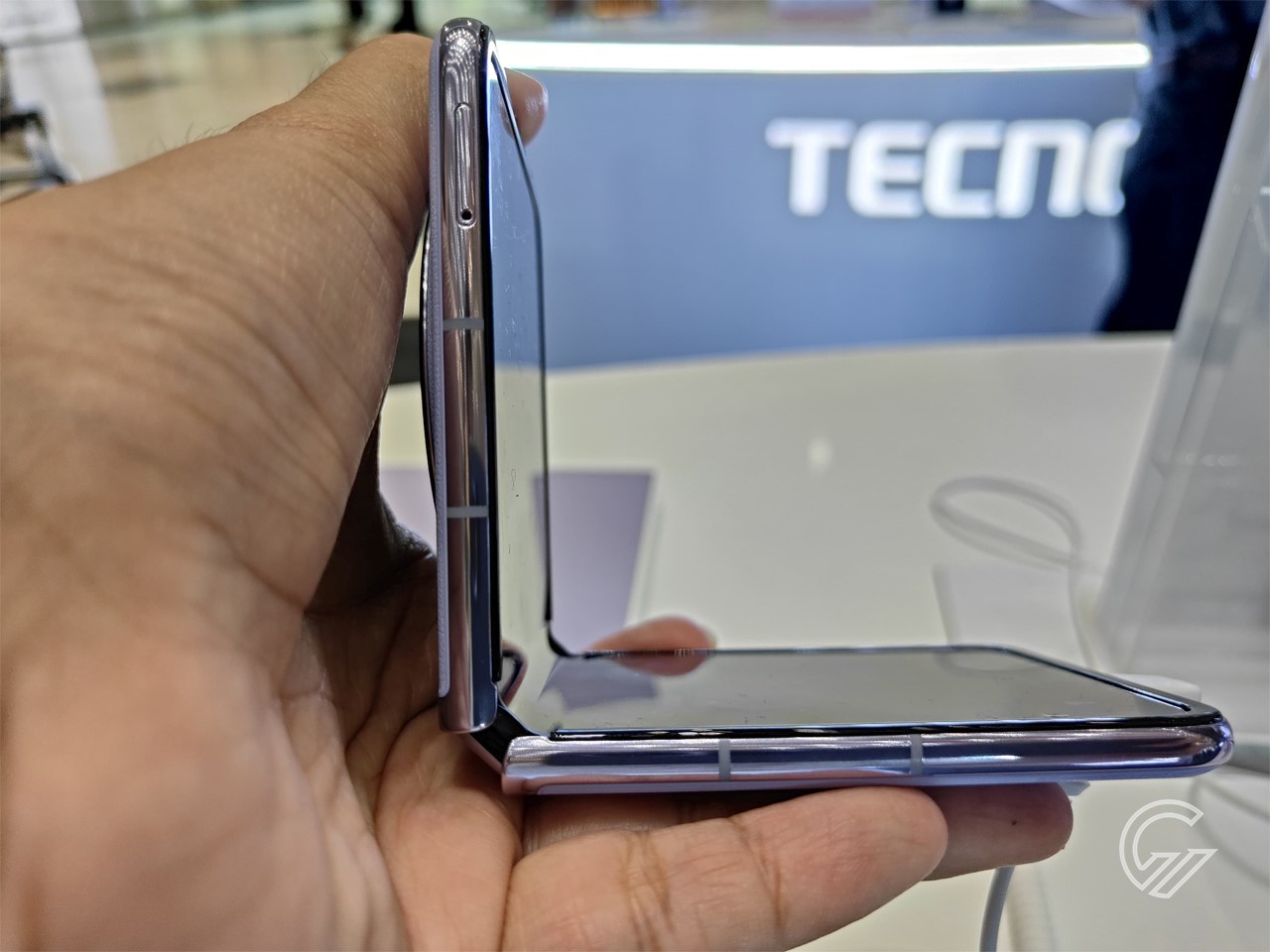 Hands-On TECNO Phantom V Flip 5G – Handphone Layar Lipat Terjangkau