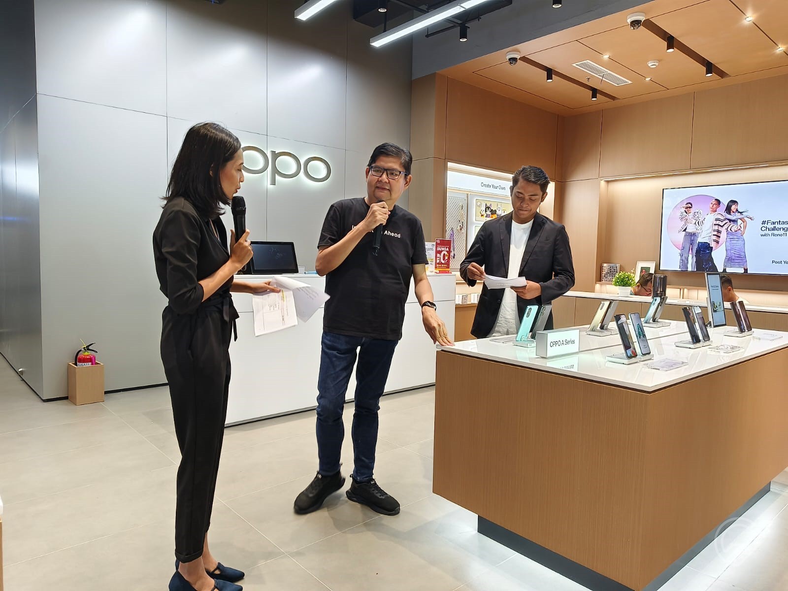 OPPO Buka Experience Store Baru di Supermal Karawaci, Ada Lelang ...