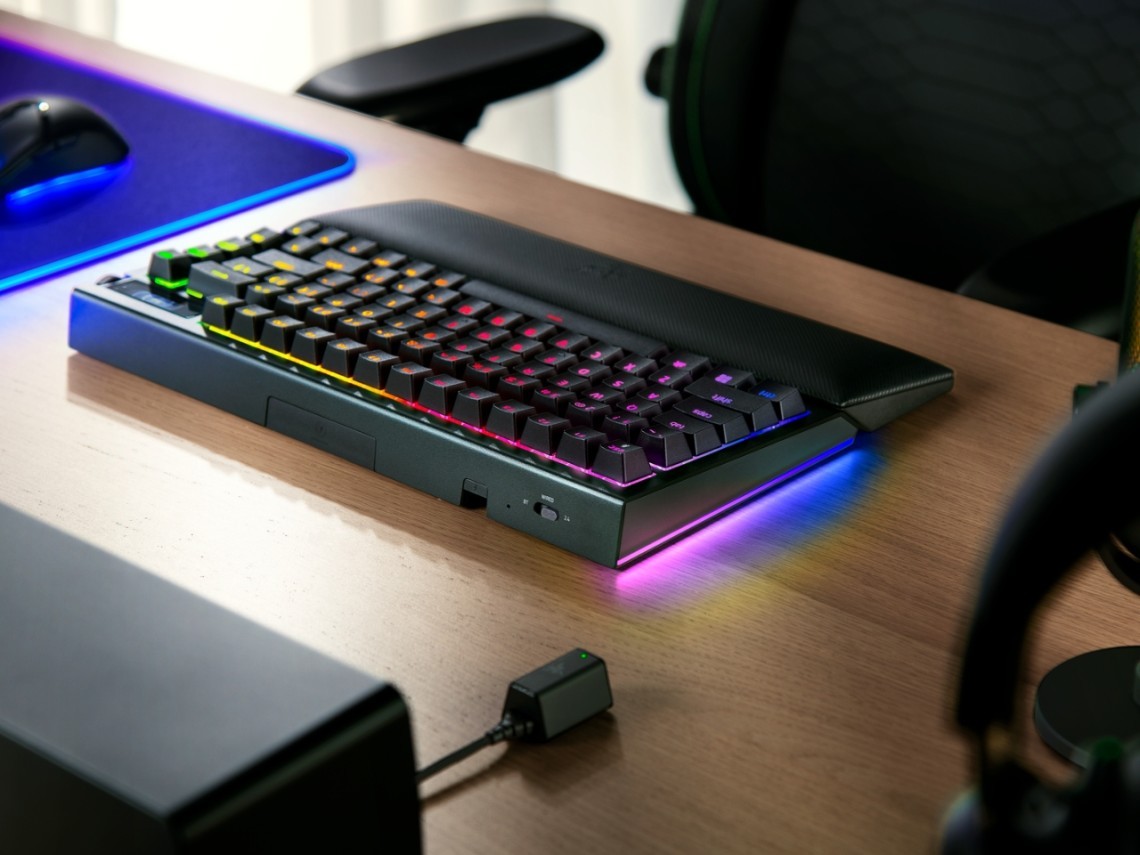 Razer BlackWidow V4 Pro 75% Telah Rilis, Keyboard dengan Panel OLED