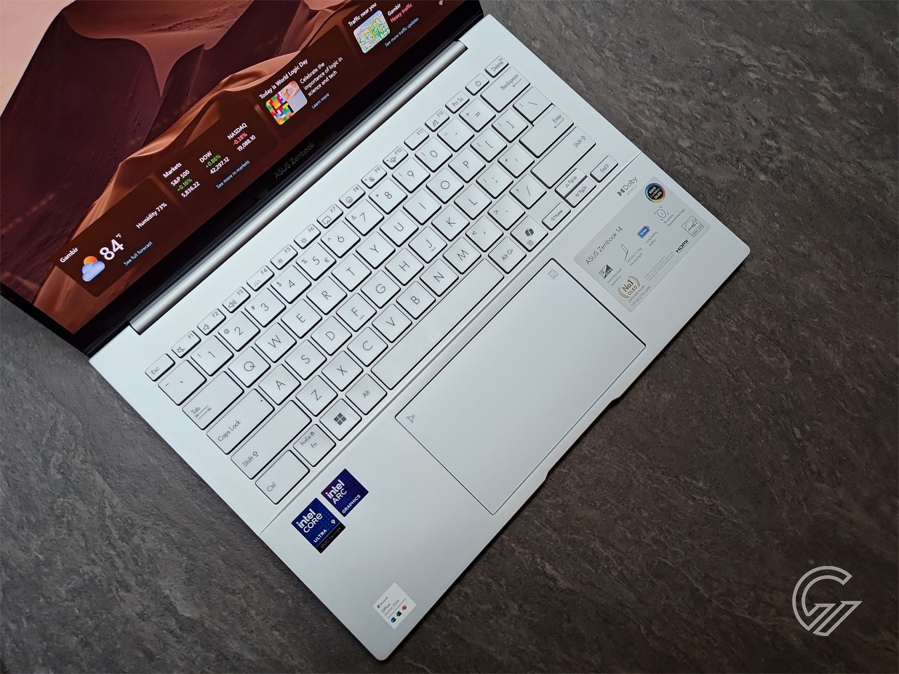 ASUS Zenbook 14 OLED (UX3405CA) Dirilis di Indonesia