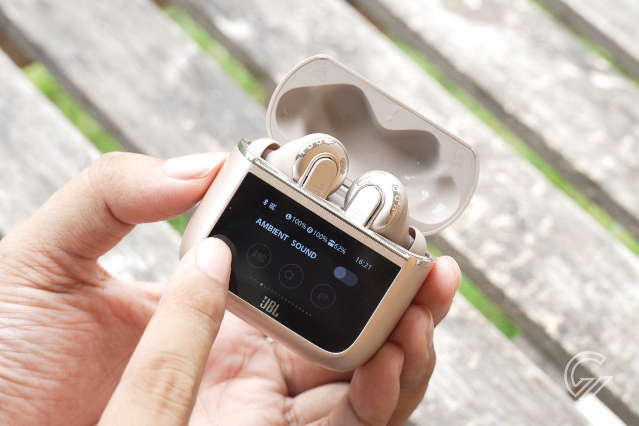 Review JBL Tour Pro 3 – TWS Unik dengan Layar Sentuh