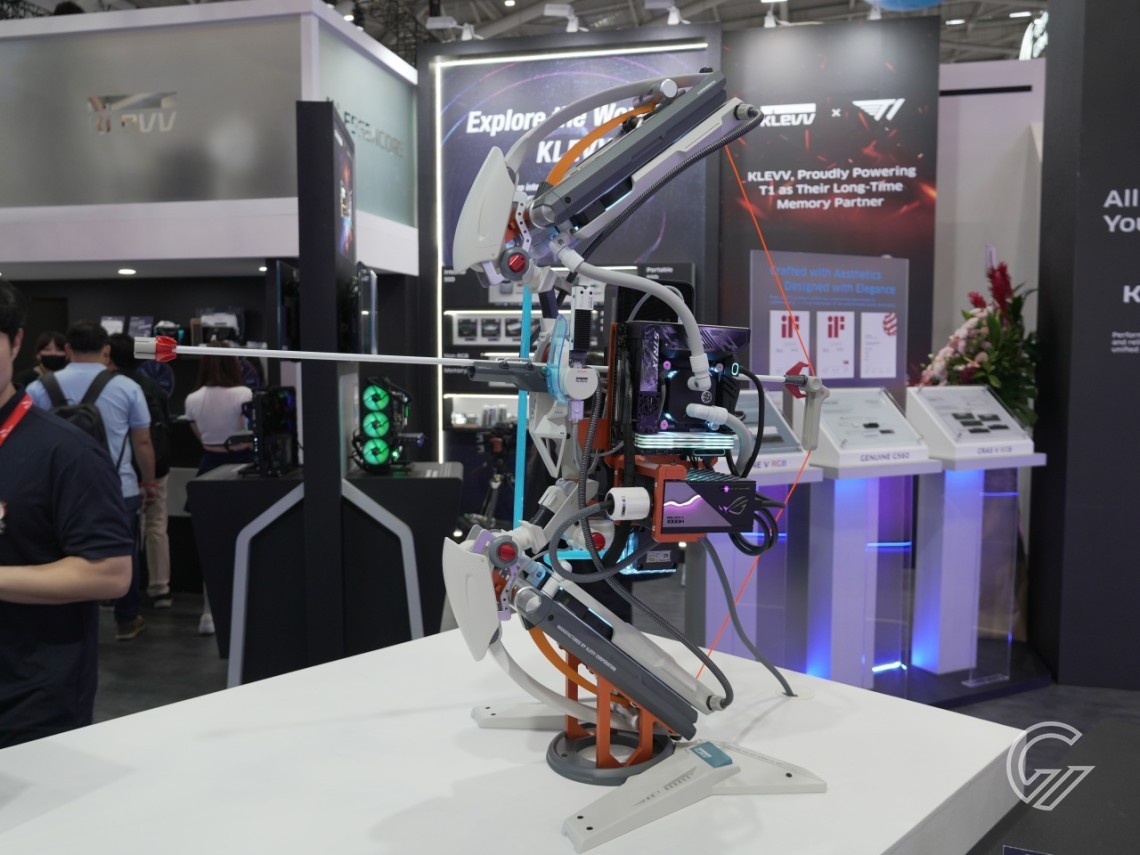 KLEVV Pamerkan RAM Baru dan Setup PC Unik Bertema Panah hingga Robot